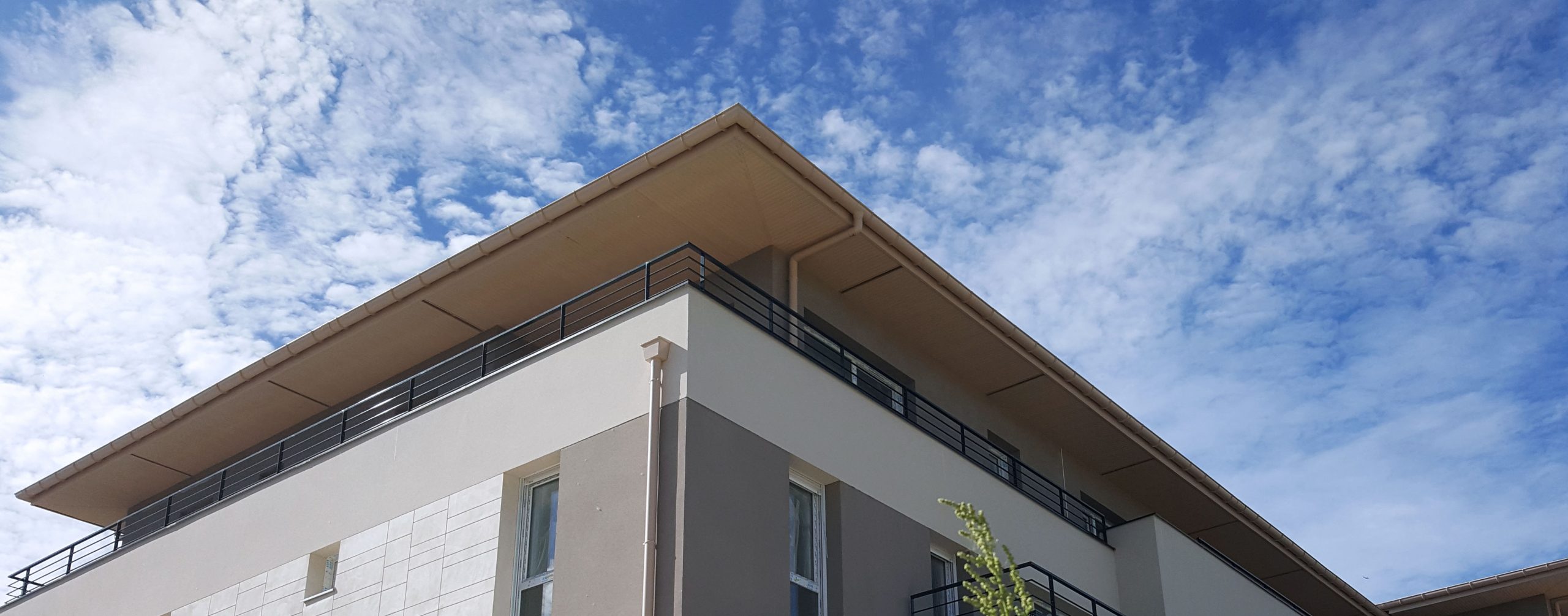 Débord de toit PVC | Esthétique - Fonctionnel | M.E.P